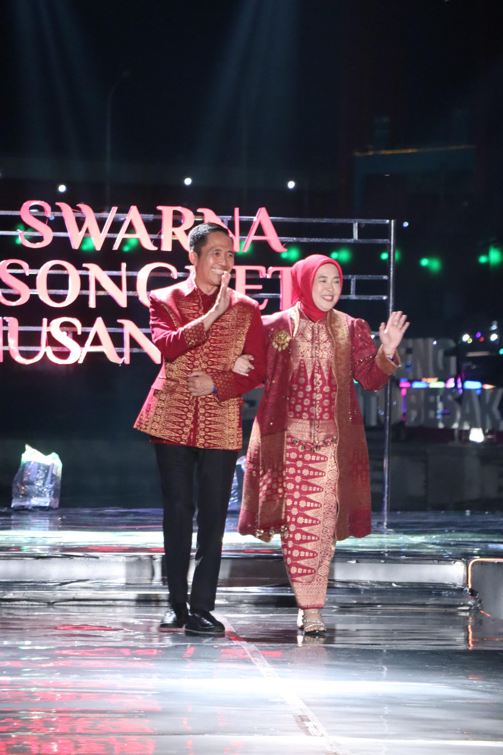 Songket Motif Bunga Tanjung, Ratu Dewa Bersama Dewi Sastrani Tampil ...